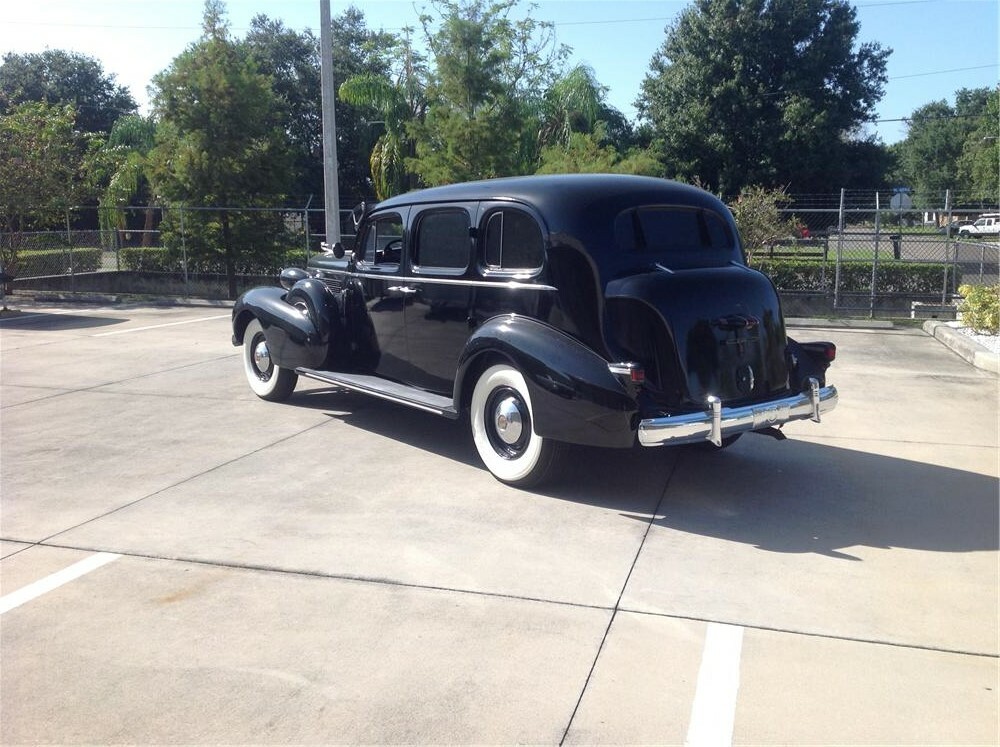 1937 CADILLAC FLEETWOOD SERIES 75 LIMOUSINE - Rear 3/4 - 177561