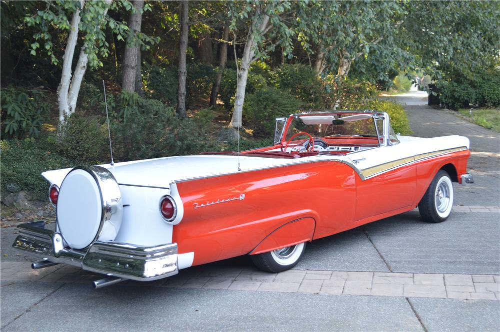 1957 FORD FAIRLANE 500 SKYLINER RETRACTABLE HARDTOP - Rear 3/4 - 177672