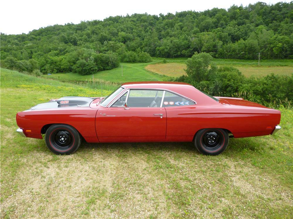 1969 PLYMOUTH ROAD RUNNER - Side Profile - 178516