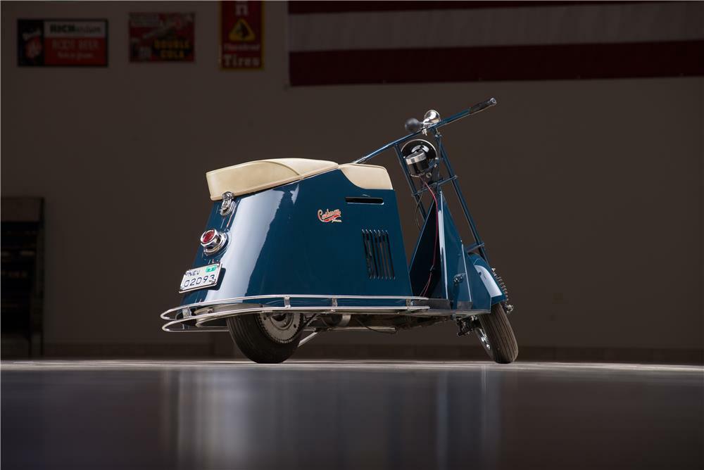 1947 CUSHMAN PACEMAKER SCOOTER - Rear 3/4 - 178594