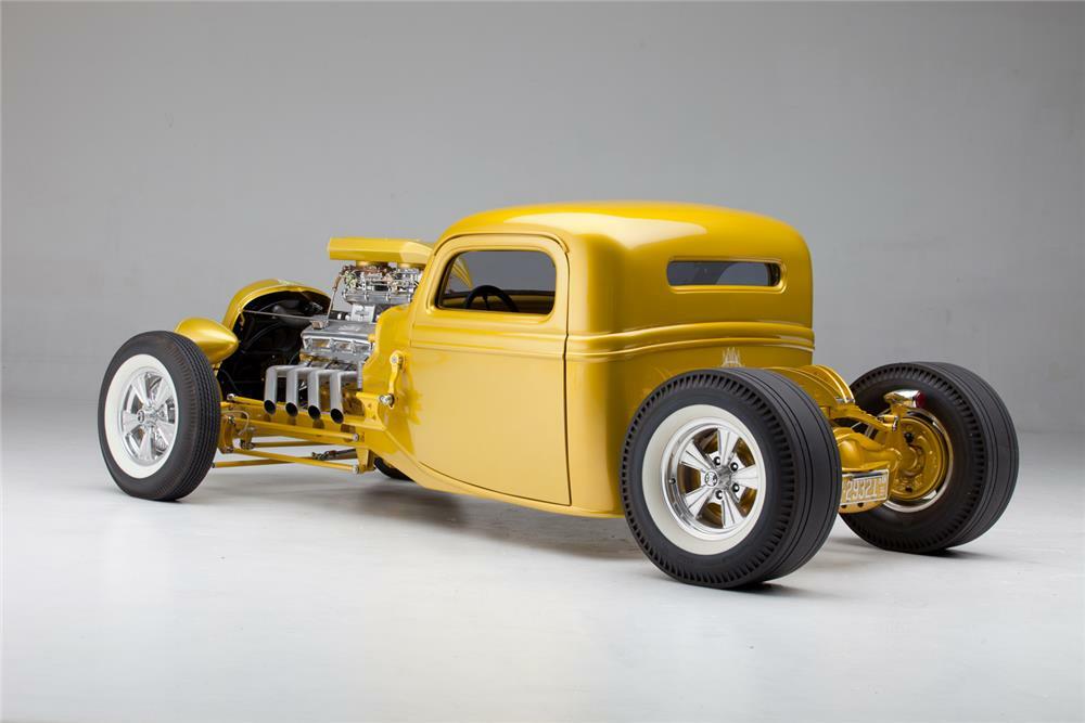 1935 FORD PICKUP CUSTOM - Rear 3/4 - 180943