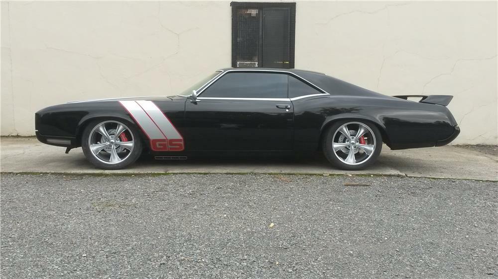 1967 BUICK RIVIERA CUSTOM 2 DOOR COUPE - Side Profile - 182555