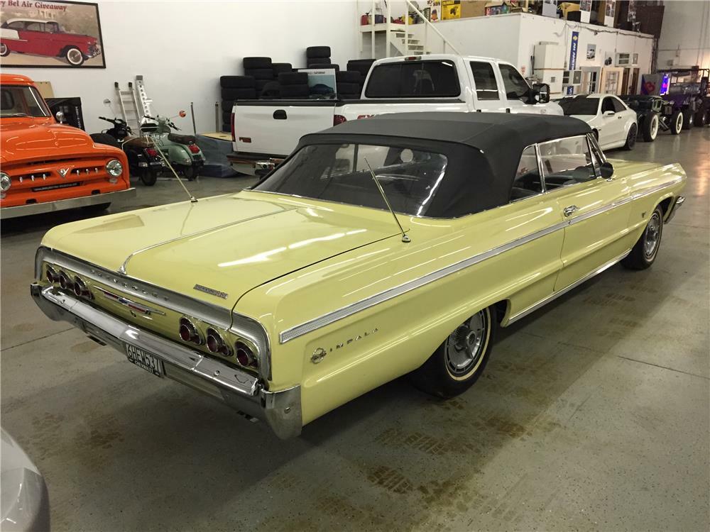 1964 CHEVROLET IMPALA SS CONVERTIBLE - Rear 3/4 - 182611