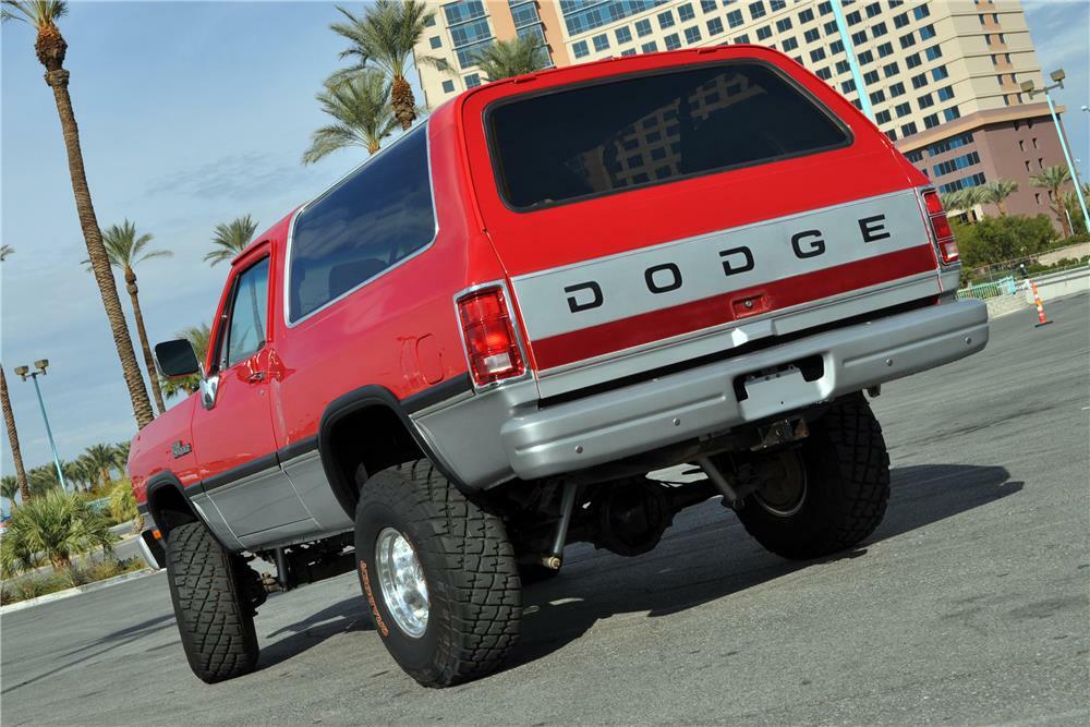 1992 DODGE RAMCHARGER CUSTOM SUV - Rear 3/4 - 184221