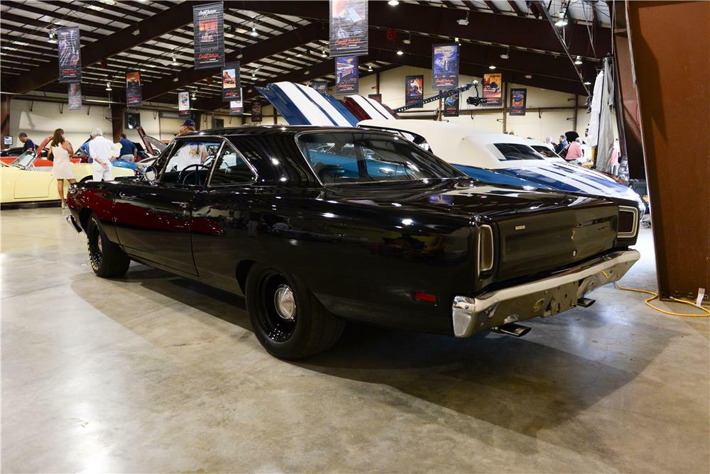 1969 PLYMOUTH ROAD RUNNER HEMI CUSTOM - Rear 3/4 - 184985