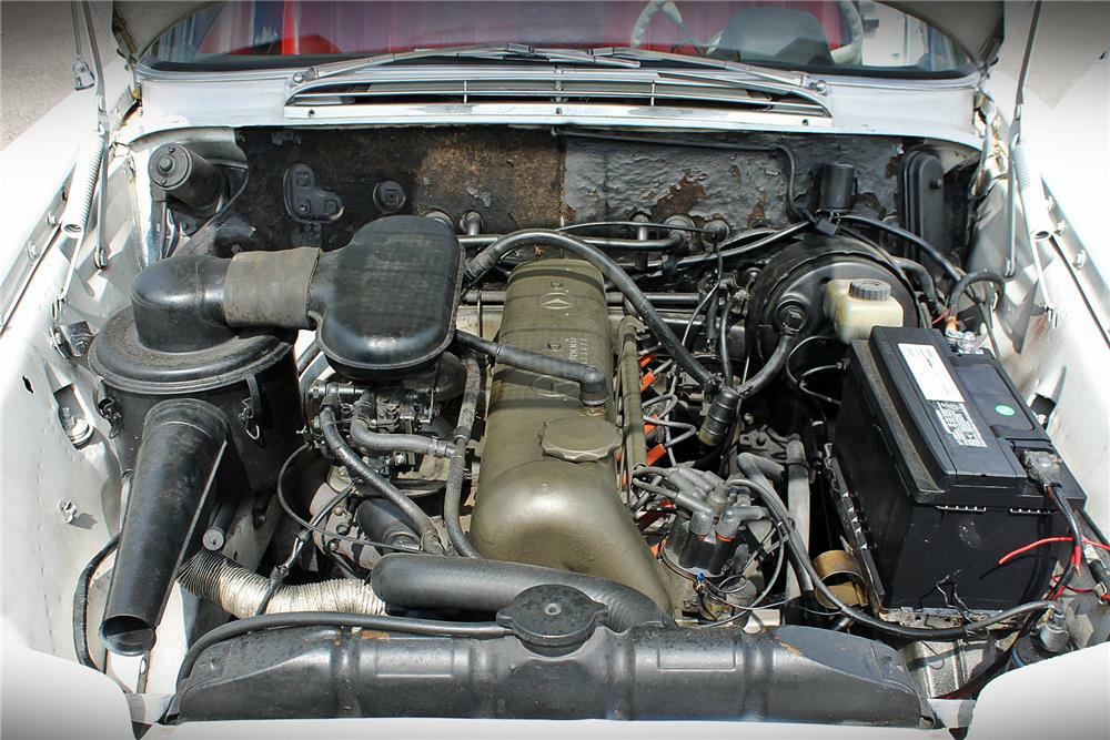 1965 MERCEDES-BENZ 220 SEDAN - Engine - 185053