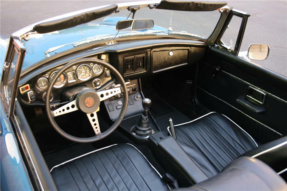1973 MGB CONVERTIBLE - Interior - 185860