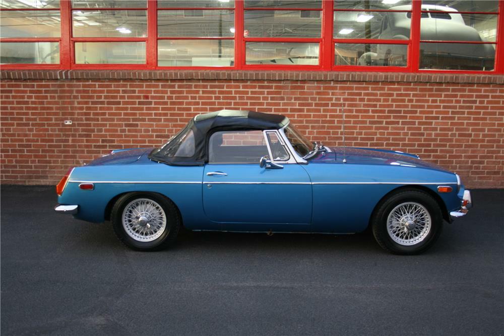 1973 MGB CONVERTIBLE - Side Profile - 185860