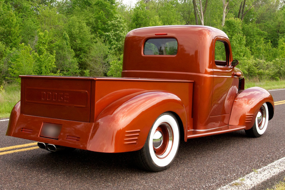 1946 DODGE CUSTOM PICKUP - Rear 3/4 - 186454