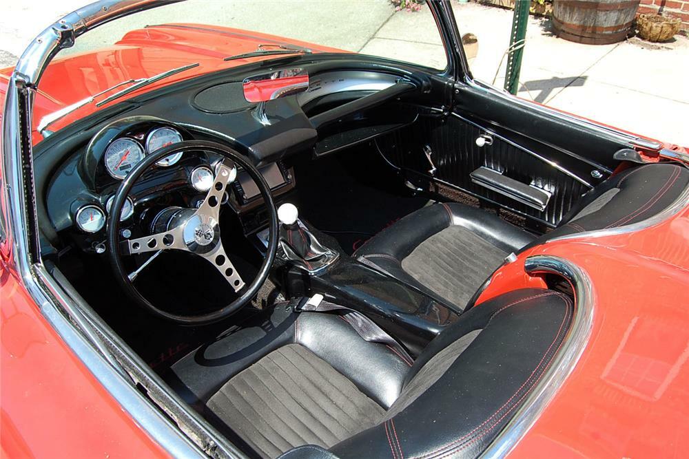 1962 CHEVROLET CORVETTE CUSTOM CONVERTIBLE - Interior - 186481