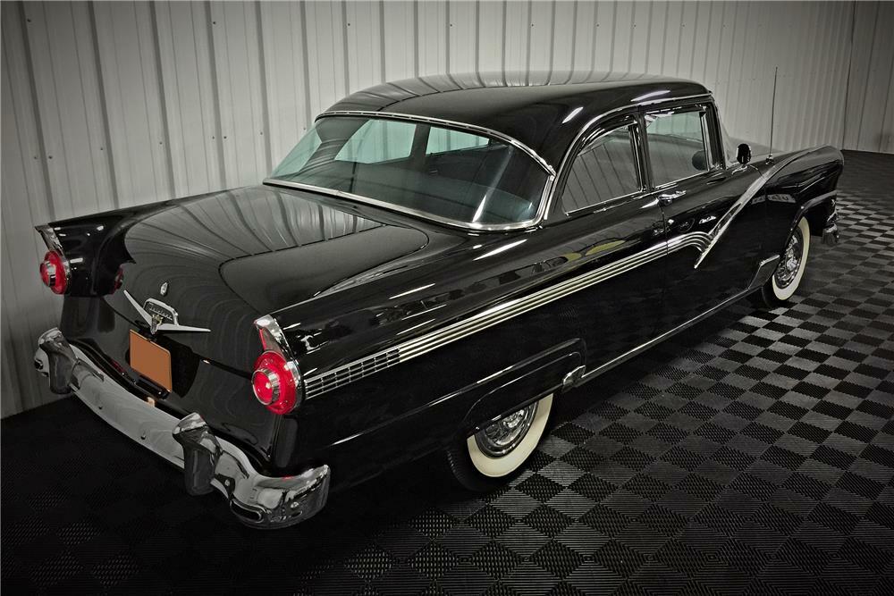 1956 FORD FAIRLANE CLUB SEDAN - Rear 3/4 - 187424