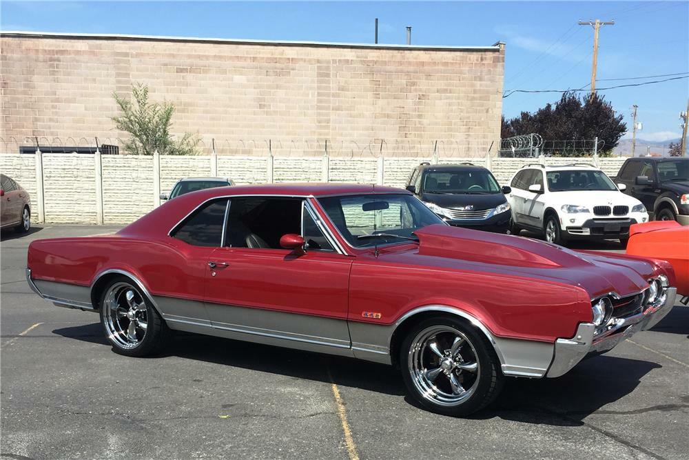 1967 OLDSMOBILE CUTLASS CUSTOM COUPE - Front 3/4 - 187493