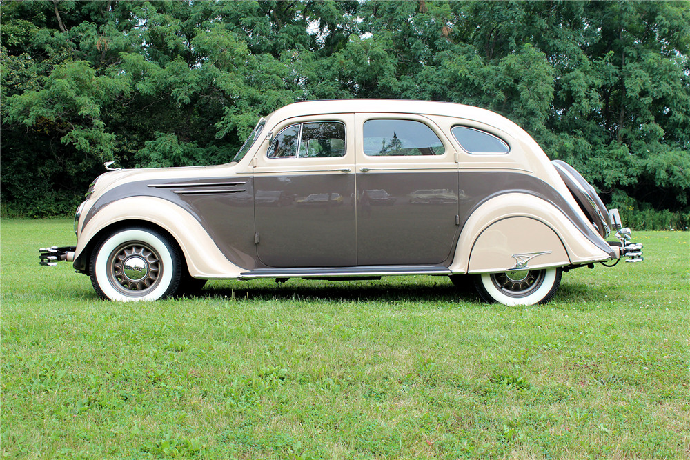 1935 DESOTO AIRFLOW 4-DOOR SEDAN - Side Profile - 188707