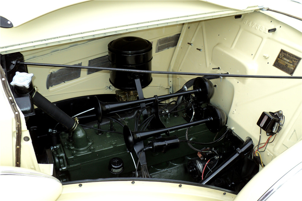 1937 PACKARD 120 STRAIGHT-8 CONVERTIBLE SEDAN - Engine - 188933