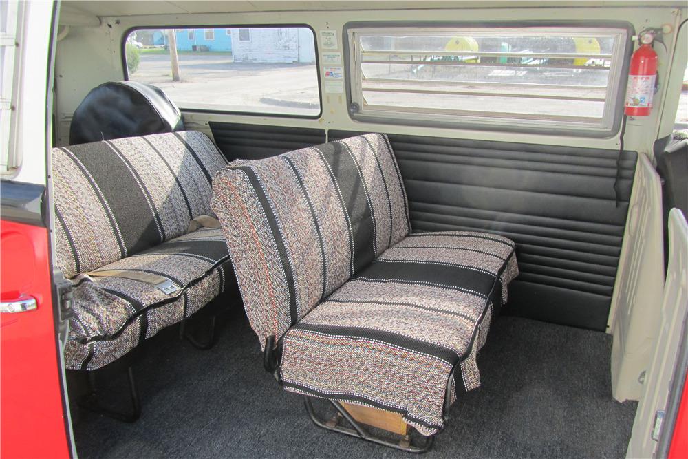 1968 VOLKSWAGEN CAMPER BUS - Interior - 189111