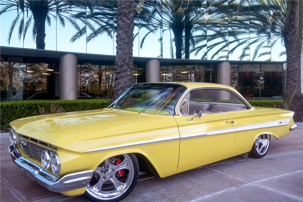 1961 CHEVROLET IMPALA CUSTOM BUBBLE TOP - Front 3/4 - 189183