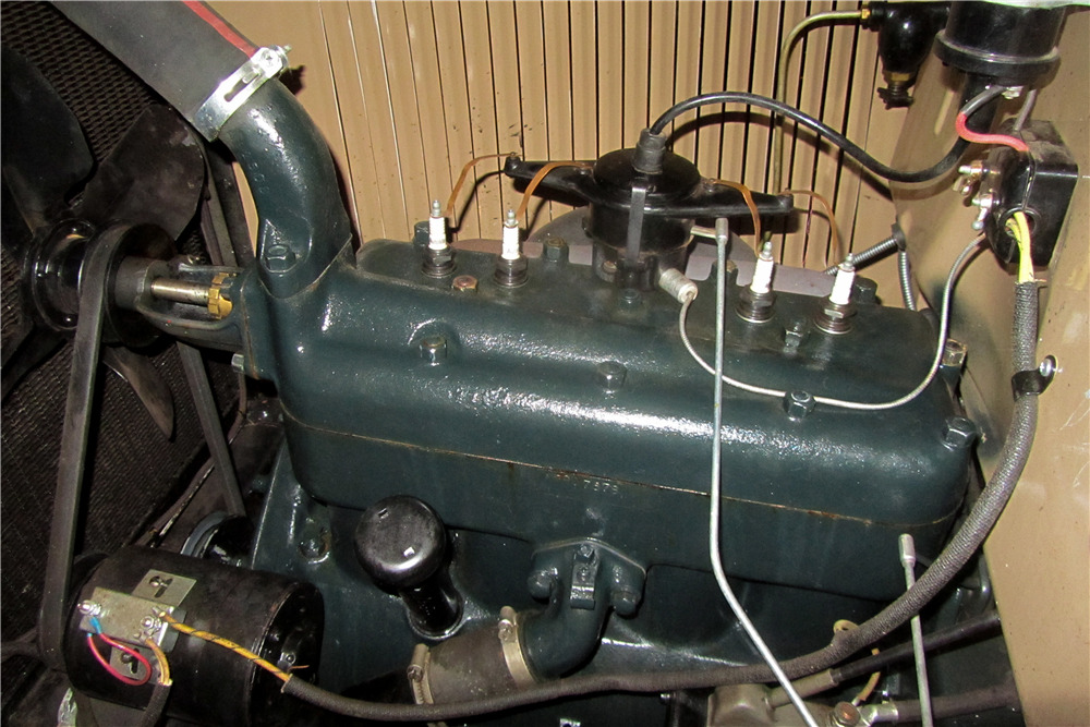 1930 FORD MODEL A DELUXE ROADSTER - Engine - 189610