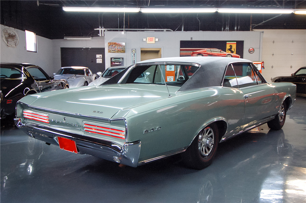 1966 PONTIAC GTO - Rear 3/4 - 189642