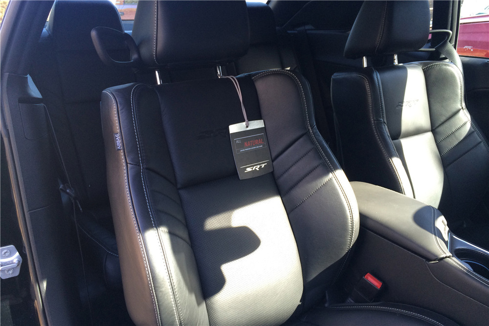 2015 DODGE CHALLENGER SRT HELLCAT - Interior - 190002