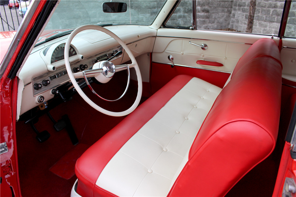 1954 FORD CRESTLINE VICTORIA - Interior - 190401