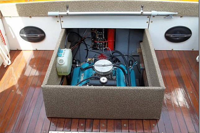 1974 CARVER MONTEREY BOAT - Engine - 192523