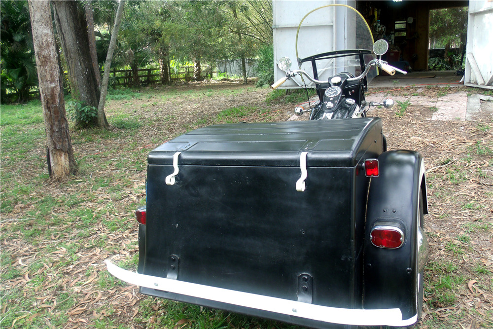 1966 HARLEY-DAVIDSON SERVI-CAR METAL BOX TRIKE - Rear 3/4 - 194073