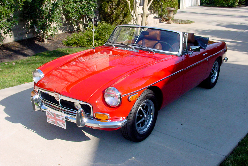 1974 MGB ROADSTER - Front 3/4 - 194125