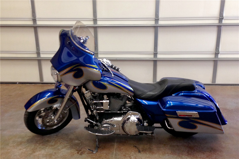 2007 HARLEY-DAVIDSON FLHT CUSTOM MOTORCYCLE - Rear 3/4 - 194216