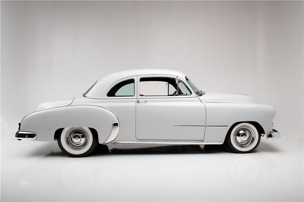 1949 CHEVROLET CUSTOM COUPE - Side Profile - 194287