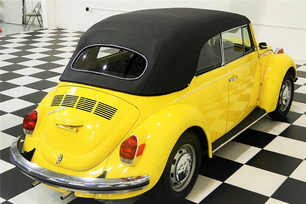 1971 VOLKSWAGEN BEETLE CONVERTIBLE - Rear 3/4 - 194295