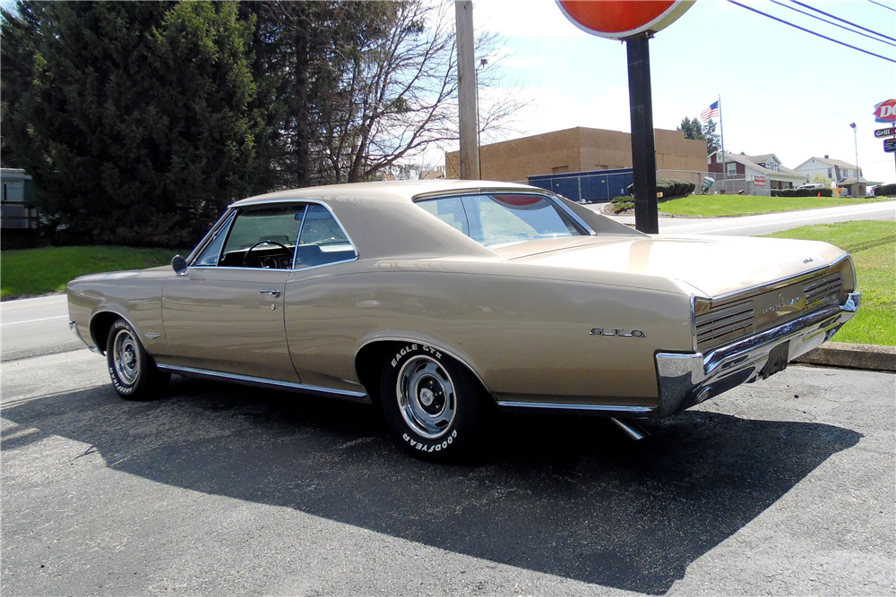 1966 PONTIAC GTO - Rear 3/4 - 195562