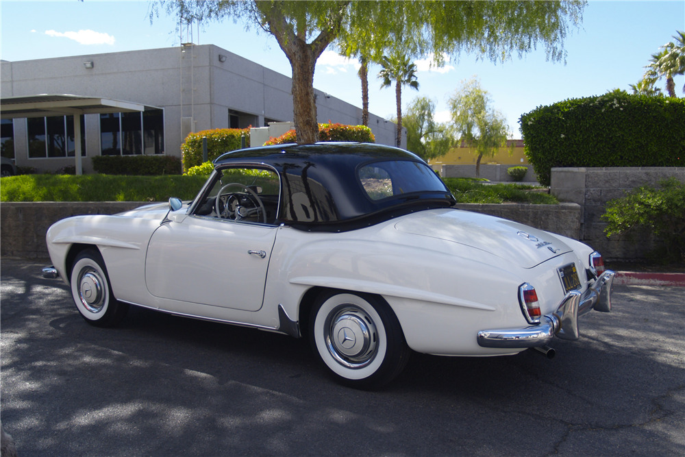 1958 MERCEDES-BENZ 190SL ROADSTER - Rear 3/4 - 195806