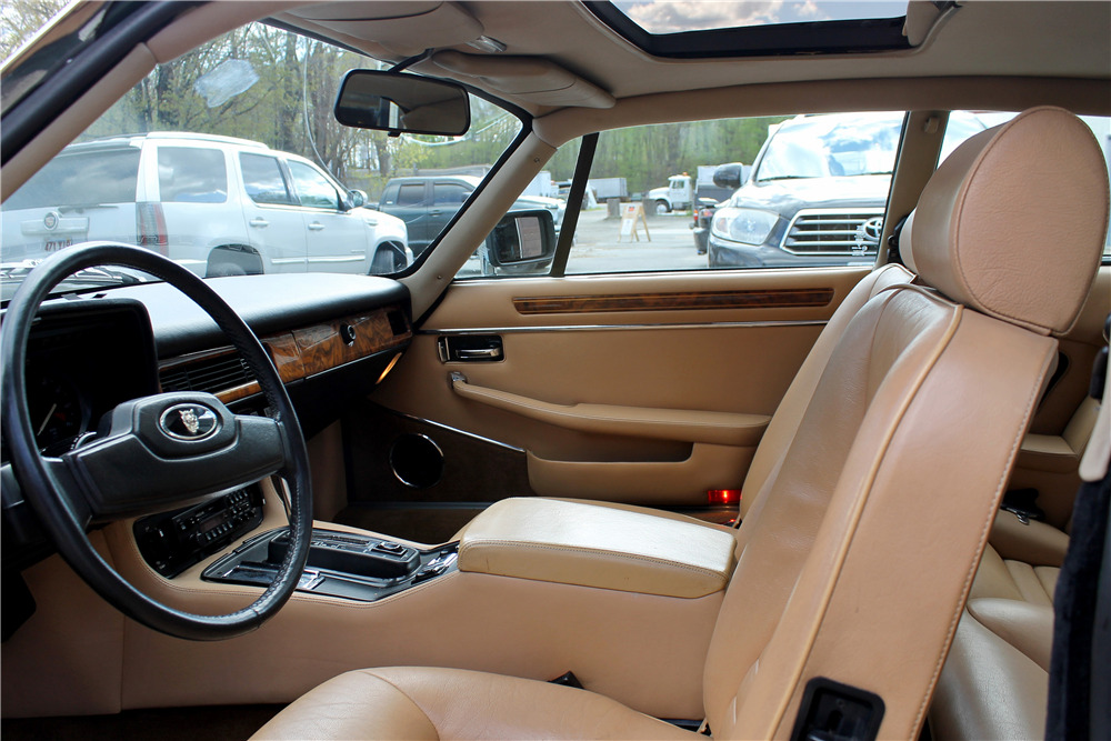 1986 JAGUAR XJS - Interior - 195900
