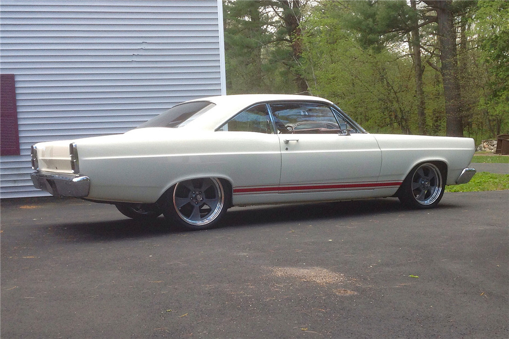 1967 FORD FAIRLANE - Rear 3/4 - 196026