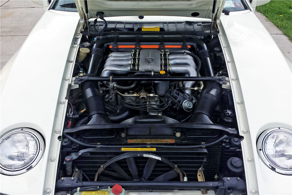 1984 PORSCHE 928S - Engine - 196079