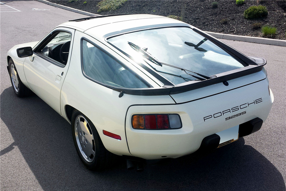 1984 PORSCHE 928S - Rear 3/4 - 196079