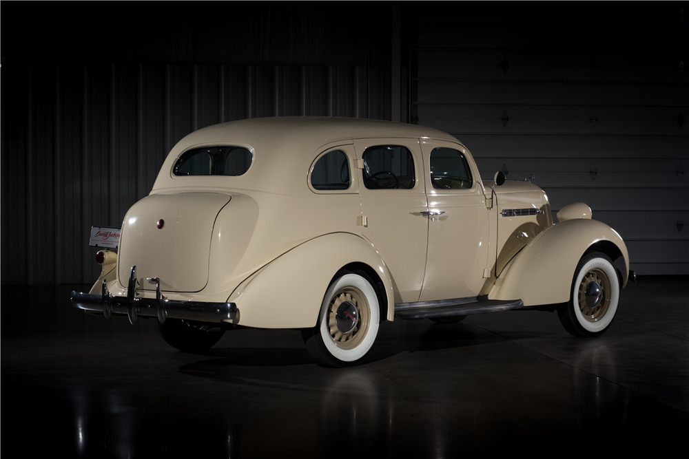 1936 STUDEBAKER DICTATOR 4-DOOR SEDAN - Rear 3/4 - 197191