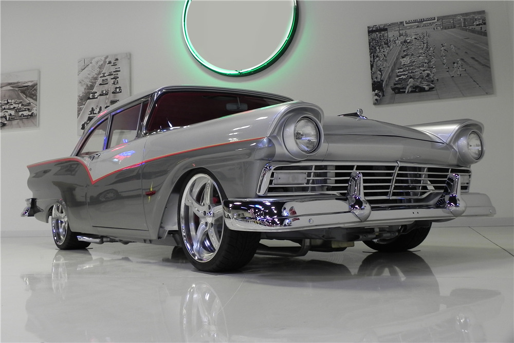 1957 FORD FAIRLANE CUSTOM SEDAN
