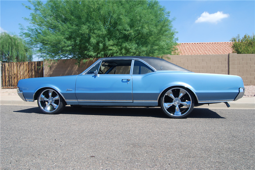 1967 OLDSMOBILE CUTLASS SUPREME - Side Profile - 198194