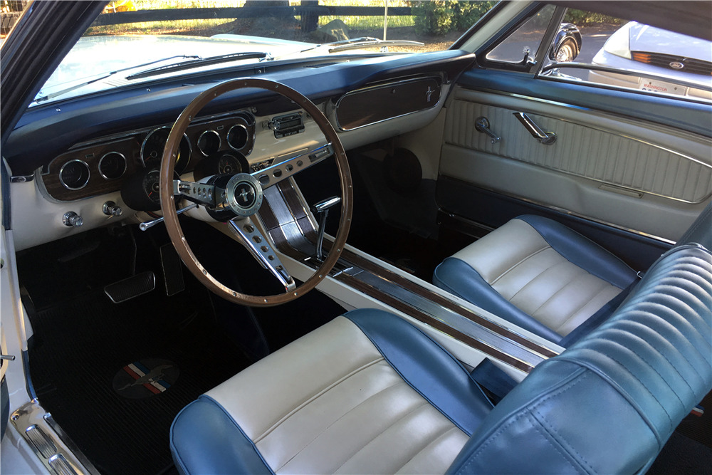 1965 FORD MUSTANG FASTBACK - Interior - 198308