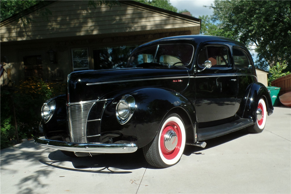 1940 FORD SUPER DELUXE - Front 3/4 - 198463
