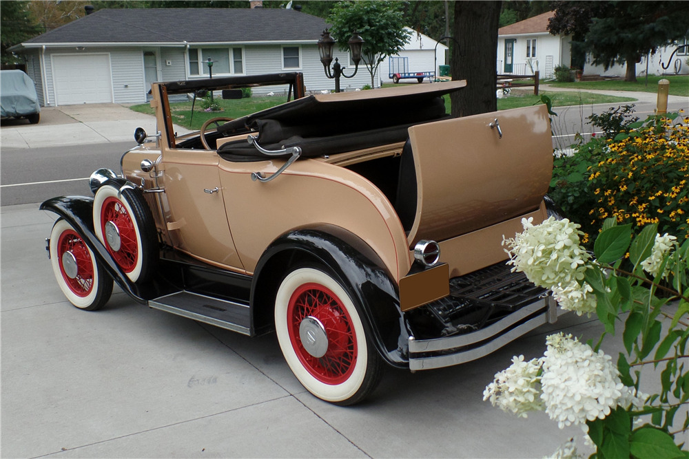 1929 PONTIAC CONVERTIBLE - Rear 3/4 - 198509