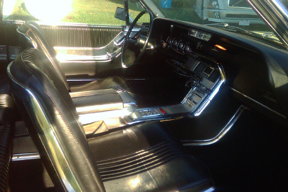 1964 FORD THUNDERBIRD - Interior - 198591