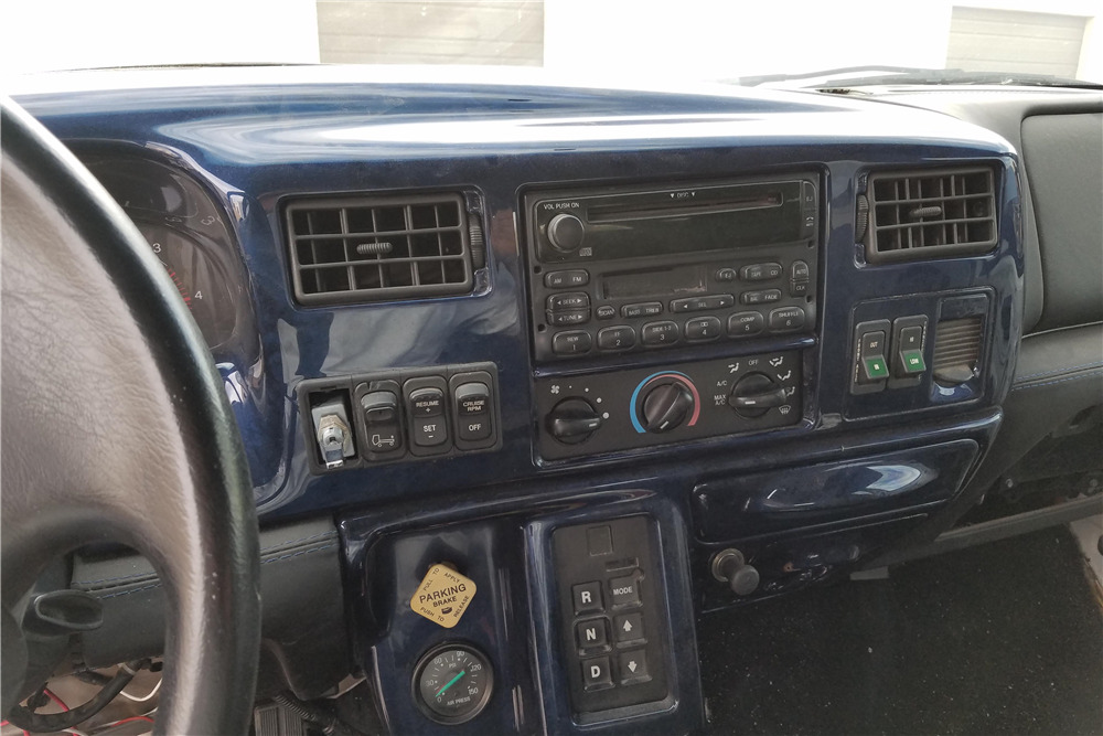 2004 FORD F-650 CUSTOM PICKUP - Interior - 198836
