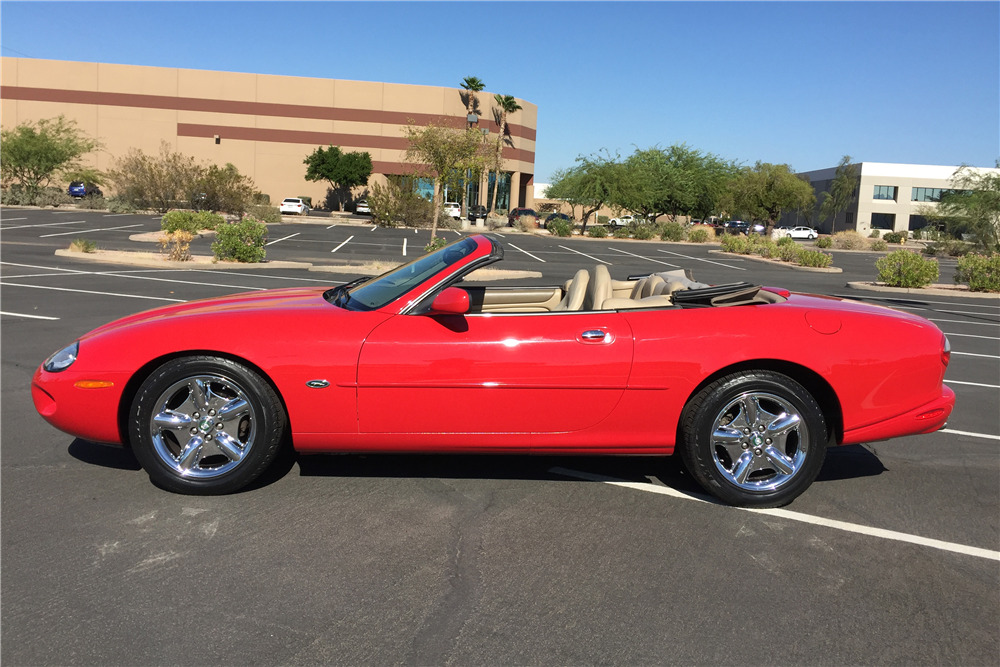 1999 JAGUAR XK8 CONVERTIBLE - Side Profile - 198913