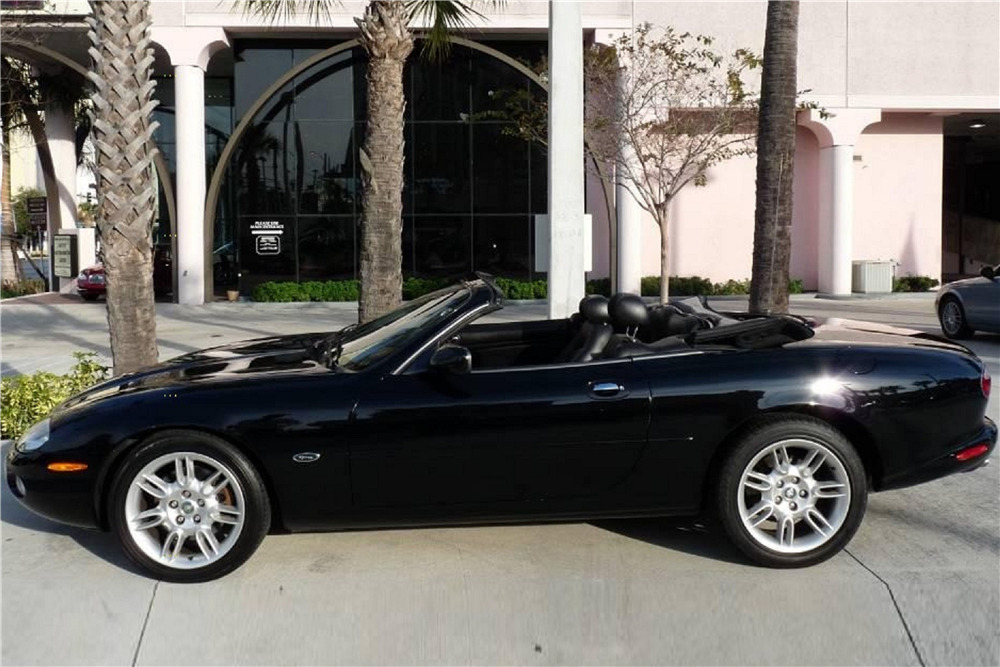 2001 JAGUAR XK8 CONVERTIBLE - Side Profile - 199243