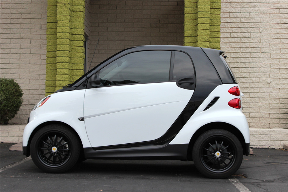 2013 SMART FORTWO PASSION COUPE - Side Profile - 199311