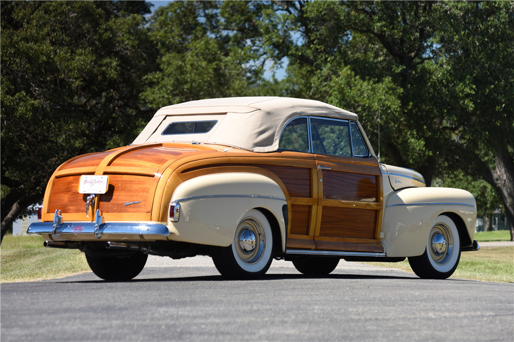 1946 FORD SPORTSMAN CONVERTIBLE - Rear 3/4 - 199915