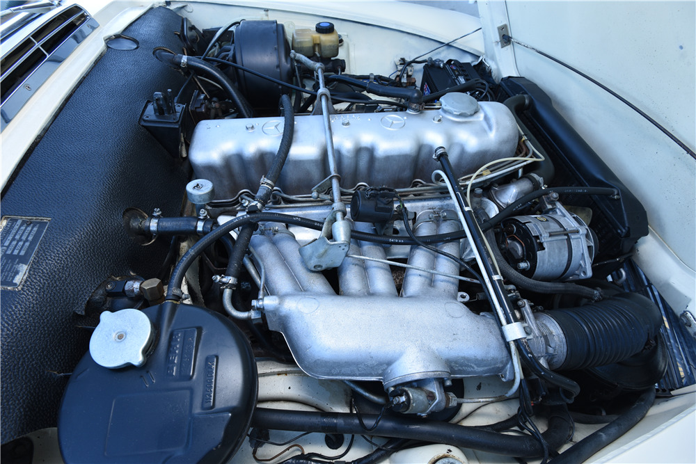 1966 MERCEDES-BENZ 230SL ROADSTER - Engine - 199931