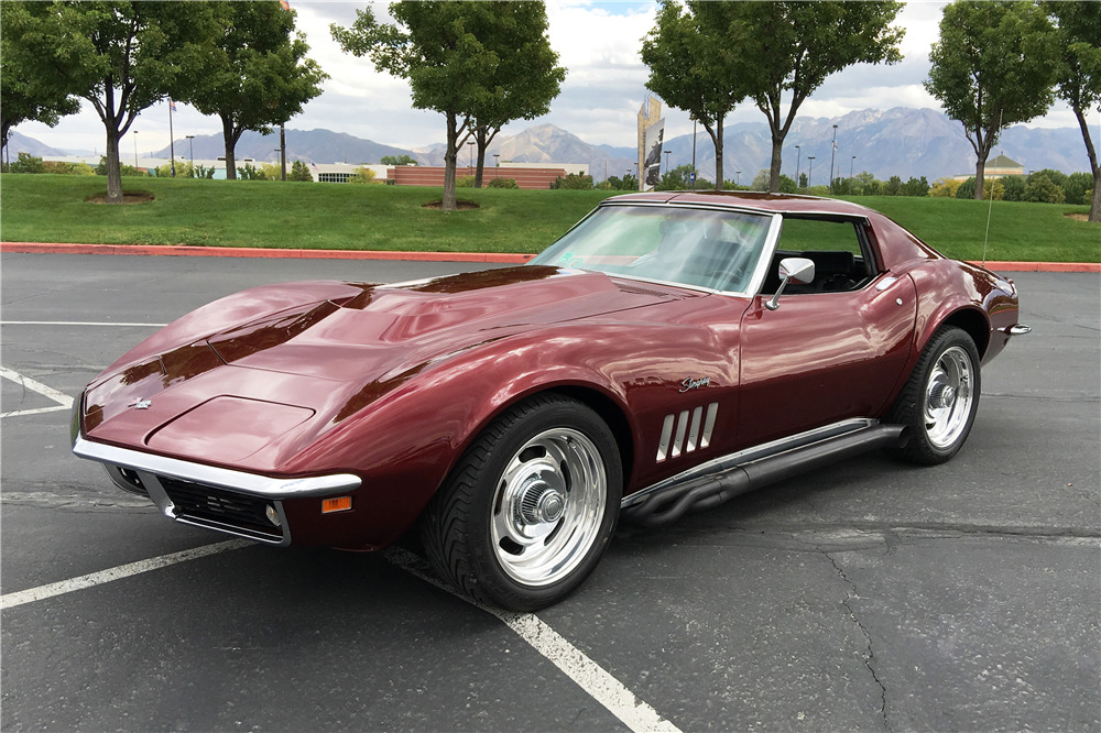 1969 CHEVROLET CORVETTE CUSTOM COUPE - Front 3/4 - 200548